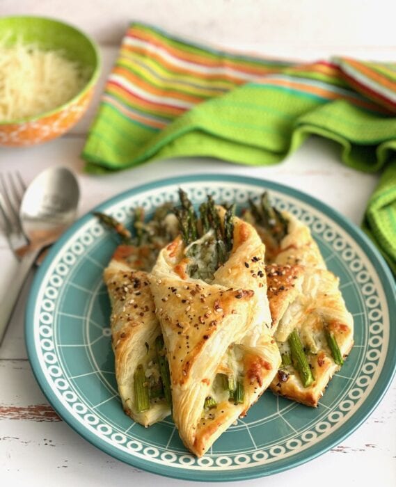 Asparagus Puff Pastry Bundles - Quiche My Grits