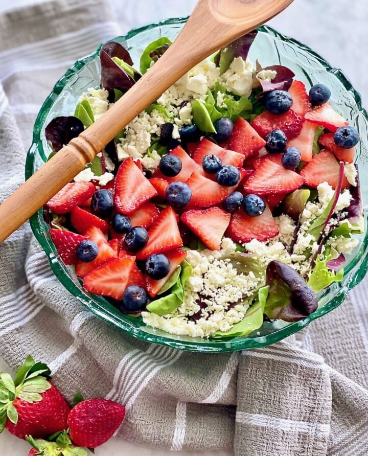 Strawberry Pecan Salad - Quiche My Grits