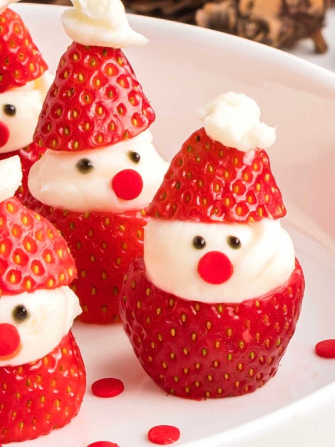 Strawberry Santas: Adorable Holiday Treat! - Quiche My Grits