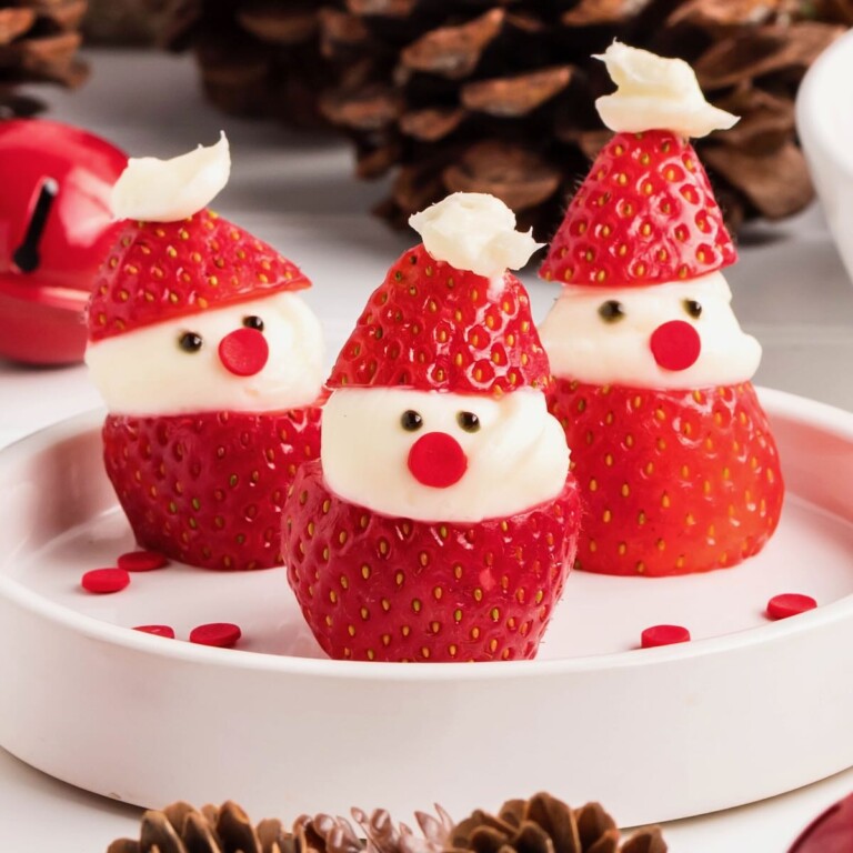 Strawberry Santas: Adorable Holiday Treat! - Quiche My Grits